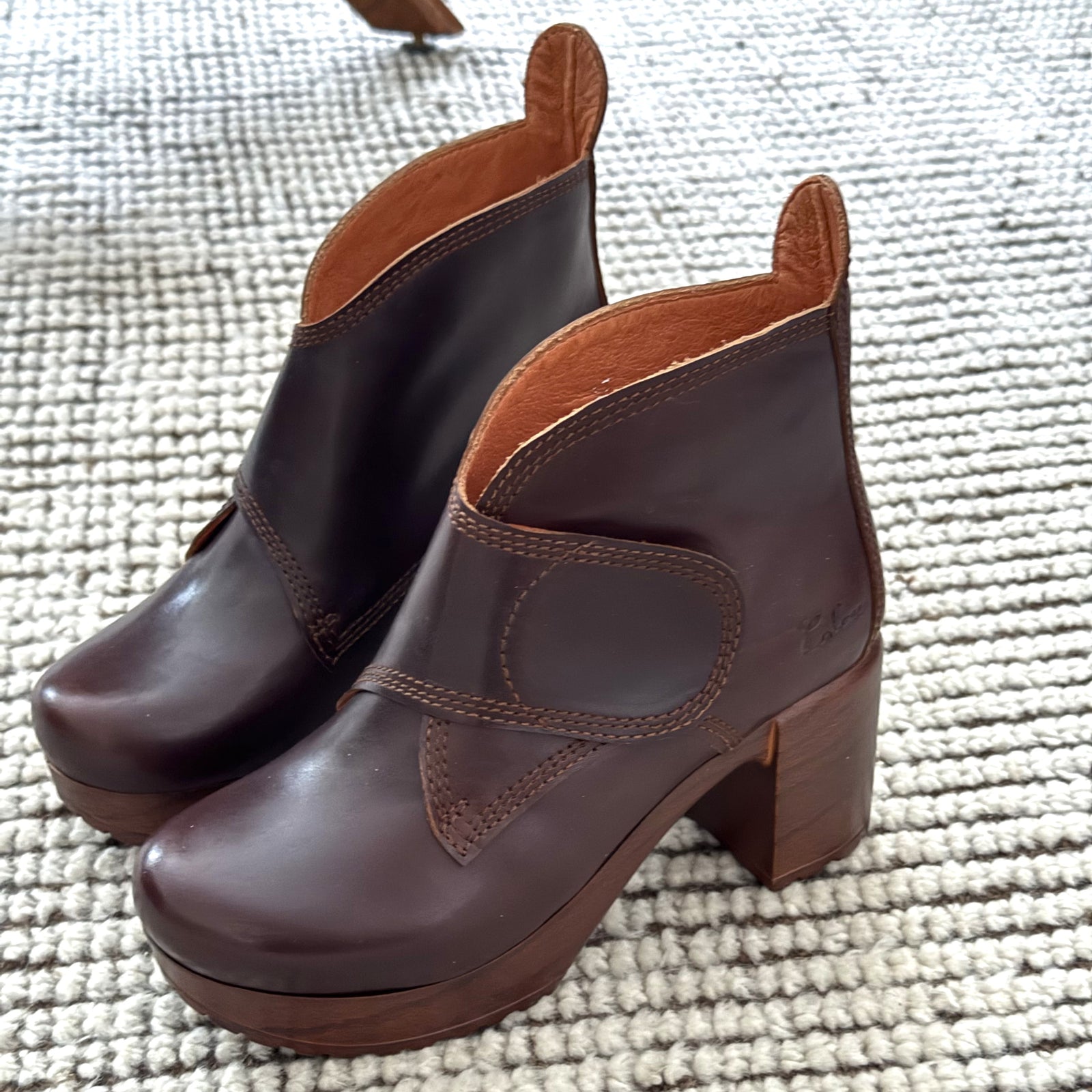 Calou Clogs | Ingela Camel Suede clog bootie