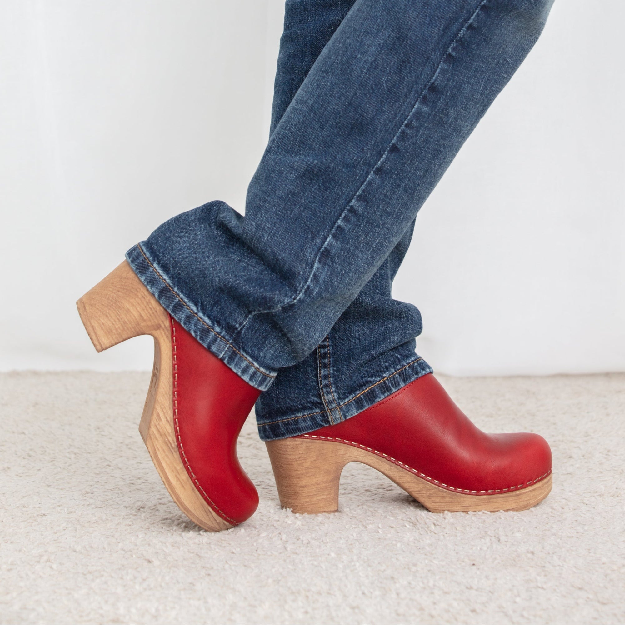 Calou Clogs | Lisa Red Clog with heel