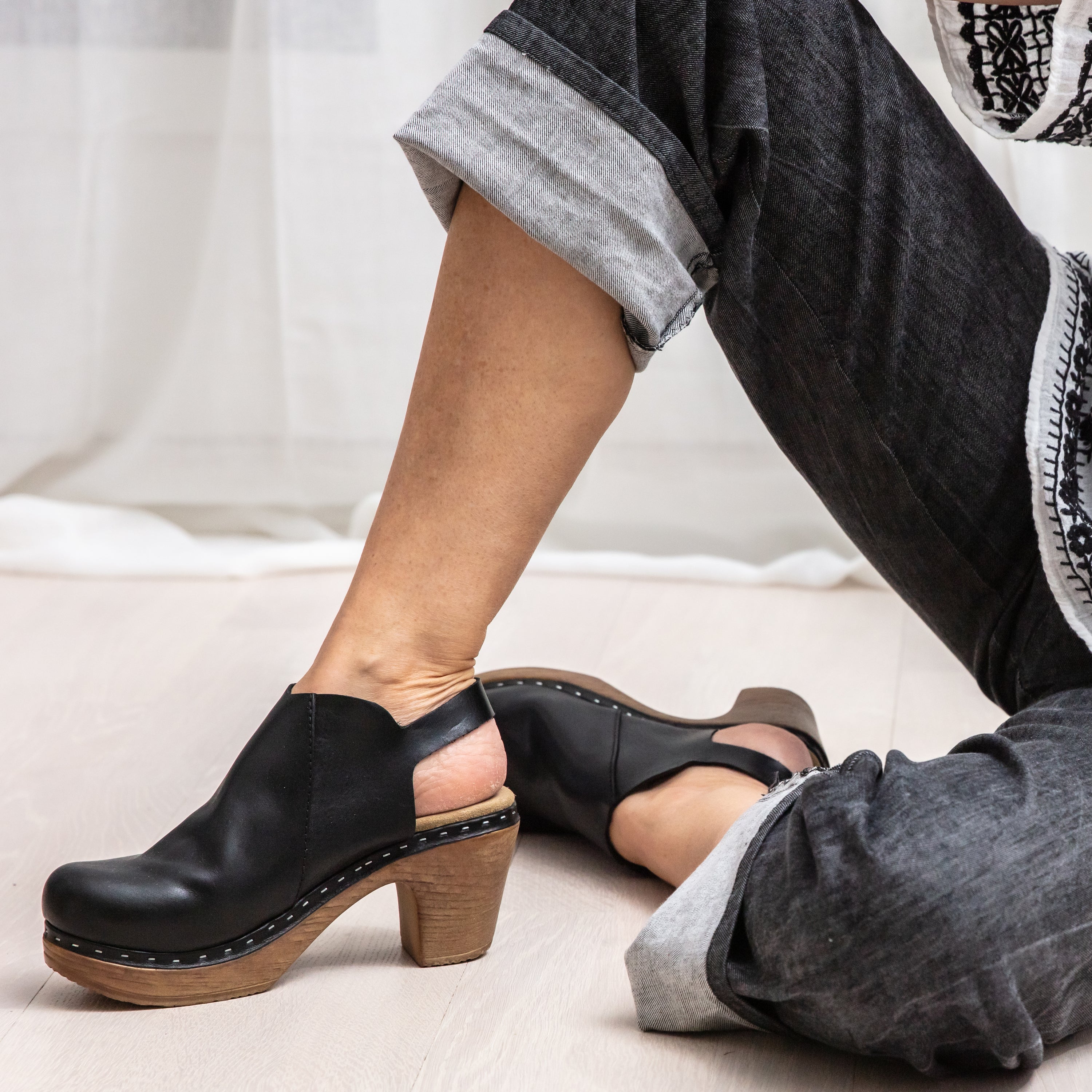 Calou Clogs | Tyra Black Slingback High Heel Clog