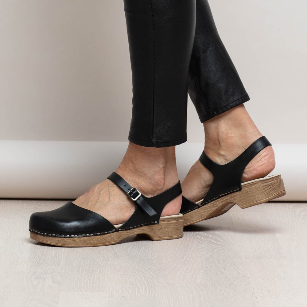 Calou Clogs | Diana Black Clog Mary Jane-style